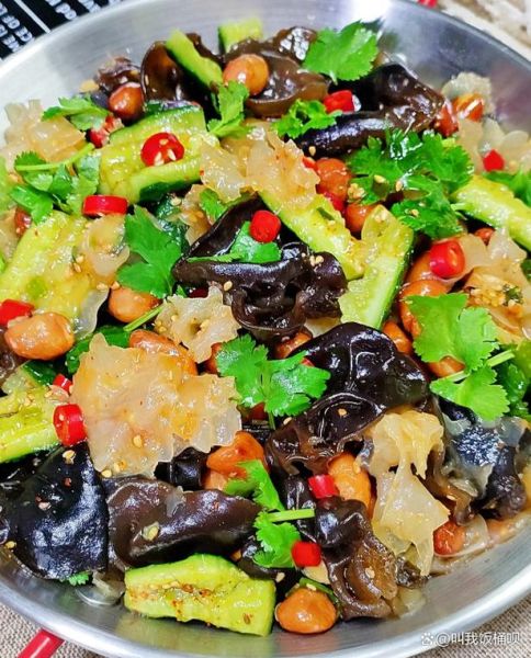 凉拌白木耳怎么做_凉拌白木耳要焯水吗-第3张图片-山城妙识