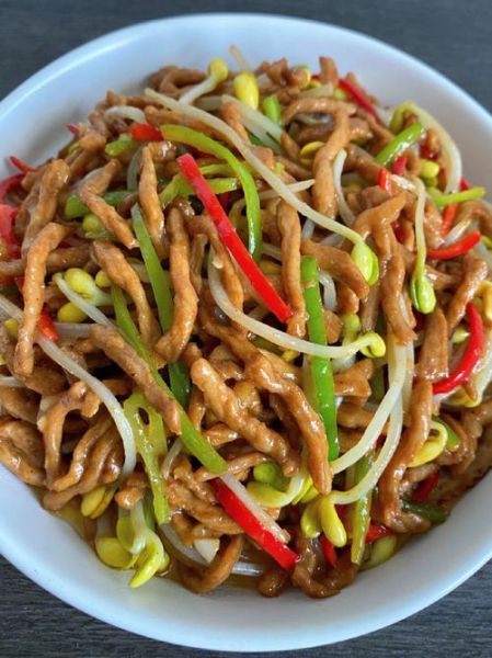 蒜苗豆芽炒肉丝怎么做_家常炒肉丝技巧-第1张图片-山城妙识 蒜苗豆芽炒肉丝怎么做_家常炒肉丝技巧-第1张图片-山城妙识