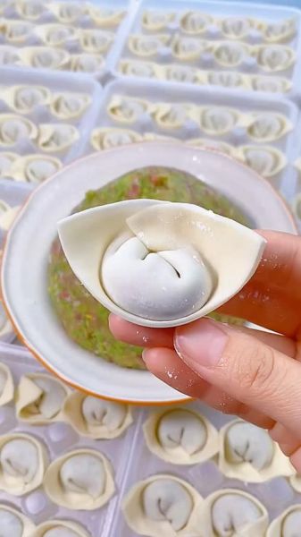 一根筷子怎么包馄饨_一根筷子包馄饨技巧-第3张图片-山城妙识 一根筷子怎么包馄饨_一根筷子包馄饨技巧-第3张图片-山城妙识