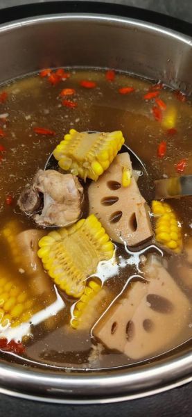 莲藕玉米排骨汤的做法_莲藕玉米排骨汤的功效-第2张图片-山城妙识 莲藕玉米排骨汤的做法_莲藕玉米排骨汤的功效-第2张图片-山城妙识