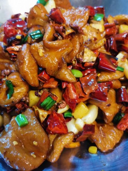 干锅肥肠最正宗的做法_干锅肥肠怎么做才脆嫩-第2张图片-山城妙识 干锅肥肠最正宗的做法_干锅肥肠怎么做才脆嫩-第2张图片-山城妙识