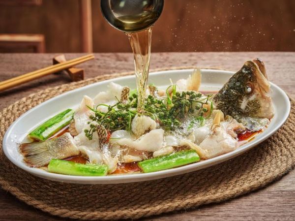 清蒸鲈鱼怎么蒸才鲜嫩_粤菜清蒸鱼用什么鱼最好-第2张图片-山城妙识 清蒸鲈鱼怎么蒸才鲜嫩_粤菜清蒸鱼用什么鱼最好-第2张图片-山城妙识