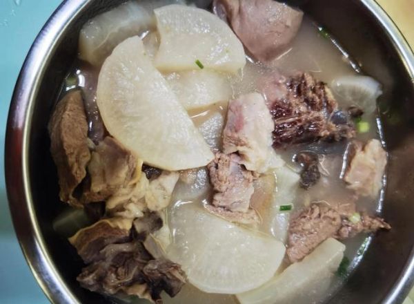 萝卜羊肉怎么炖好吃又烂_萝卜羊肉炖多久才软烂-第2张图片-山城妙识