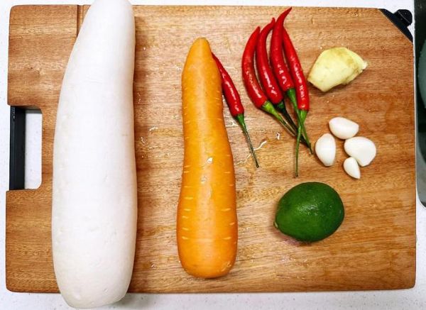 胡萝卜泡菜怎么做_胡萝卜泡菜最简单做法-第1张图片-山城妙识 胡萝卜泡菜怎么做_胡萝卜泡菜最简单做法-第1张图片-山城妙识