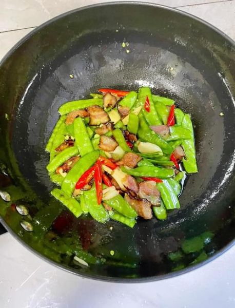 腊肉炒荷兰豆怎么炒好吃_荷兰豆焯水还是不焯水-第3张图片-山城妙识 腊肉炒荷兰豆怎么炒好吃_荷兰豆焯水还是不焯水-第3张图片-山城妙识