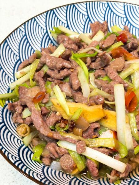 韭黄炒肉怎么做_韭黄炒肉先炒哪个-第2张图片-山城妙识 韭黄炒肉怎么做_韭黄炒肉先炒哪个-第2张图片-山城妙识