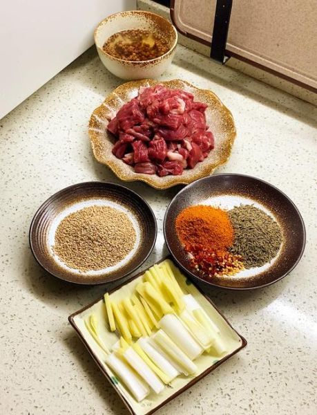 孜然羊肉怎么炒好吃_孜然羊肉炒多久才嫩-第2张图片-山城妙识 孜然羊肉怎么炒好吃_孜然羊肉炒多久才嫩-第2张图片-山城妙识