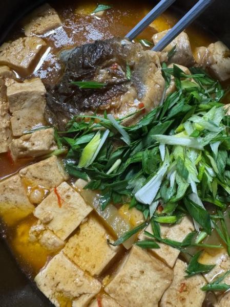 清炖胖头鱼头怎么做_胖头鱼头汤去腥技巧-第3张图片-山城妙识