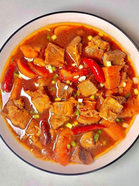 西红柿炖牛腩怎么做才好吃_西红柿炖牛腩视频教程-第1张图片-山城妙识