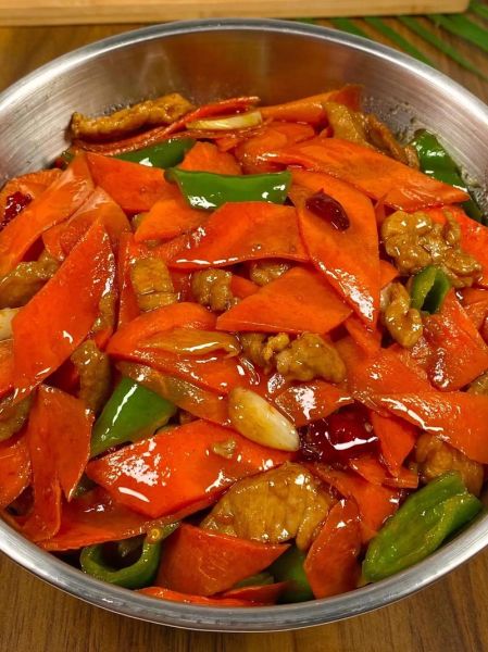 红萝卜炒肉怎么炒才好吃_红萝卜炒肉先炒肉还是先炒萝卜-第1张图片-山城妙识 红萝卜炒肉怎么炒才好吃_红萝卜炒肉先炒肉还是先炒萝卜-第1张图片-山城妙识