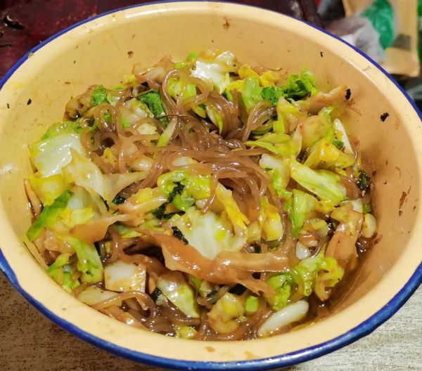 甘蓝炒粉条怎么做_饭店级口感秘诀-第1张图片-山城妙识 甘蓝炒粉条怎么做_饭店级口感秘诀-第1张图片-山城妙识