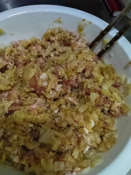 酸菜饺子怎么调馅好吃_酸菜饺子图片教程-第1张图片-山城妙识