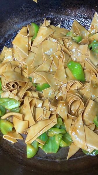 尖椒干豆腐炒肉怎么做_尖椒干豆腐炒肉热量高吗-第2张图片-山城妙识 尖椒干豆腐炒肉怎么做_尖椒干豆腐炒肉热量高吗-第2张图片-山城妙识