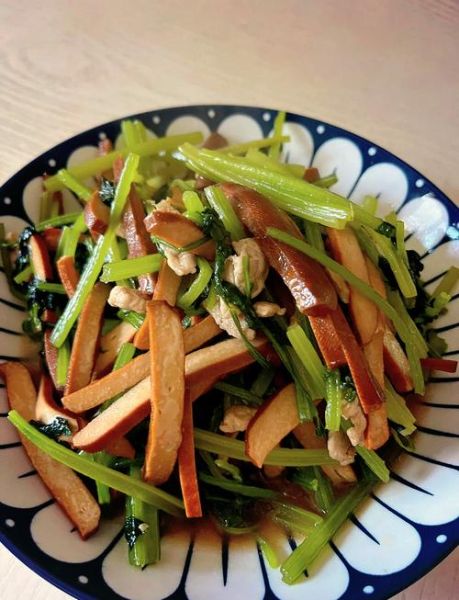 芹菜香干榨菜肉丝怎么做_芹菜香干榨菜肉丝热量高吗-第1张图片-山城妙识 芹菜香干榨菜肉丝怎么做_芹菜香干榨菜肉丝热量高吗-第1张图片-山城妙识