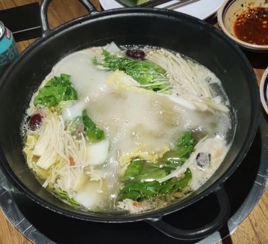 清汤火锅配菜有哪些_怎么搭配才好吃-第1张图片-山城妙识 清汤火锅配菜有哪些_怎么搭配才好吃-第1张图片-山城妙识