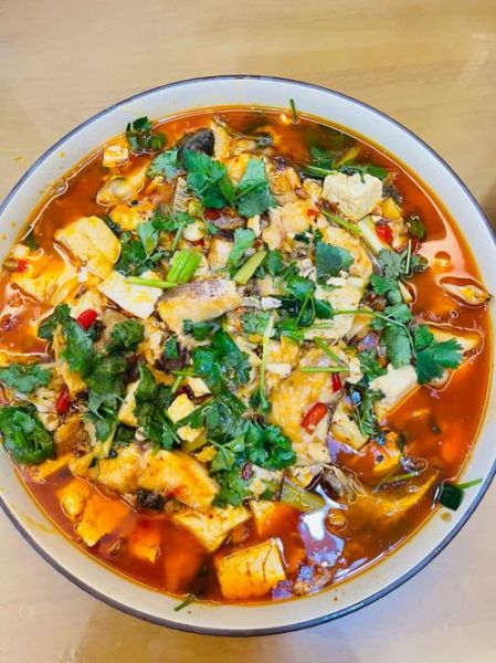 清炖豆腐炖鱼的家常做法_豆腐炖鱼怎么做不腥-第1张图片-山城妙识 清炖豆腐炖鱼的家常做法_豆腐炖鱼怎么做不腥-第1张图片-山城妙识