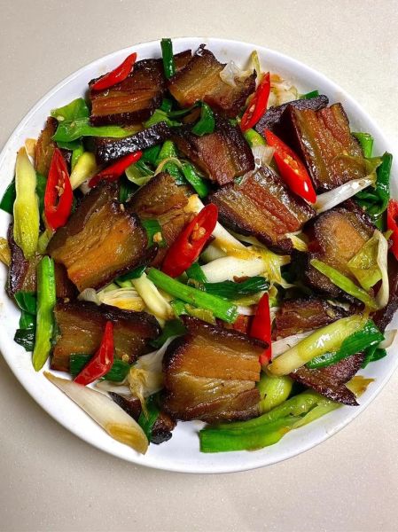 辣椒蒜苗炒肉怎么做_辣椒蒜苗炒肉的家常做法-第1张图片-山城妙识 辣椒蒜苗炒肉怎么做_辣椒蒜苗炒肉的家常做法-第1张图片-山城妙识