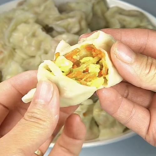 胡萝卜鸡蛋馅饺子怎么做_胡萝卜鸡蛋馅饺子热量高吗-第3张图片-山城妙识