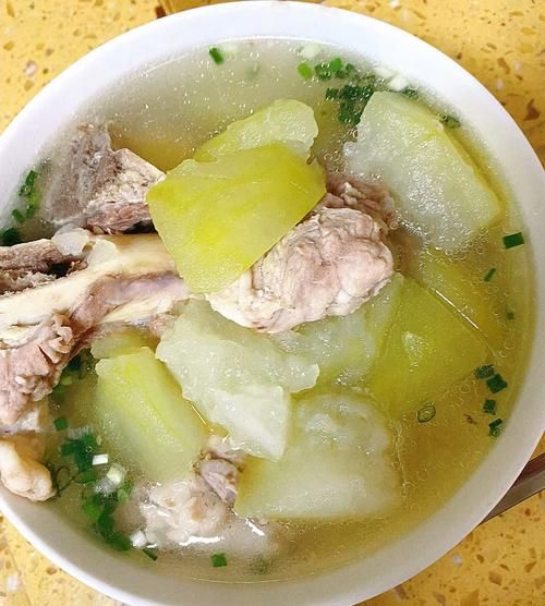 大骨冬瓜汤的功效与作用_大骨冬瓜汤适合什么人喝-第1张图片-山城妙识