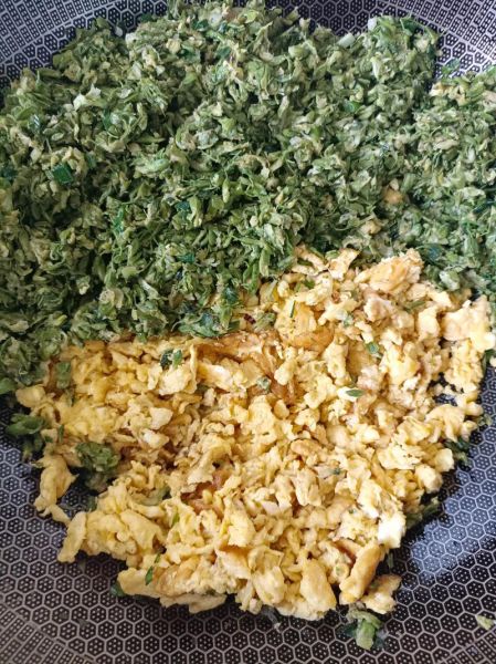 洋槐花鸡蛋饺子怎么做_洋槐花鸡蛋饺子馅怎么调-第2张图片-山城妙识