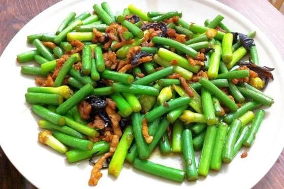 清炒蒜苗怎么做_清炒蒜苗用焯水吗-第1张图片-山城妙识