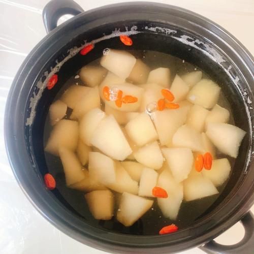 冰糖雪梨怎么做治咳嗽要去皮吗_止咳雪梨汤正确做法-第3张图片-山城妙识 冰糖雪梨怎么做治咳嗽要去皮吗_止咳雪梨汤正确做法-第3张图片-山城妙识