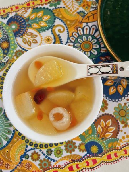 冰糖雪梨怎么做治咳嗽要去皮吗_止咳雪梨汤正确做法-第2张图片-山城妙识 冰糖雪梨怎么做治咳嗽要去皮吗_止咳雪梨汤正确做法-第2张图片-山城妙识