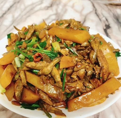 土豆炖鱼怎么做好吃_土豆炖鱼的家常做法-第1张图片-山城妙识 土豆炖鱼怎么做好吃_土豆炖鱼的家常做法-第1张图片-山城妙识