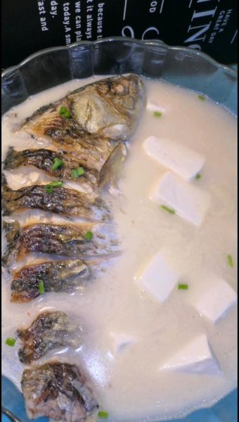 怎么炖小鲫鱼不腥又好吃_小鲫鱼炖多久才入味-第1张图片-山城妙识 怎么炖小鲫鱼不腥又好吃_小鲫鱼炖多久才入味-第1张图片-山城妙识