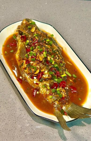 家常红烧鲤鱼怎么做_红烧鲤鱼最正宗的做法-第1张图片-山城妙识