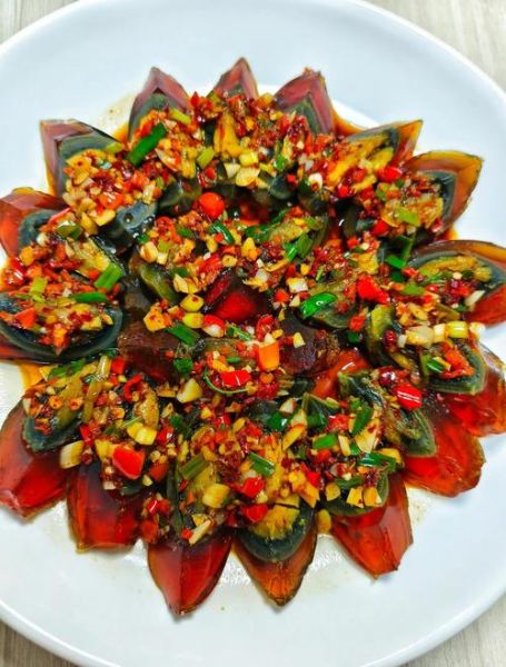 皮蛋凉拌的做法_擂辣椒皮蛋怎么做-第3张图片-山城妙识