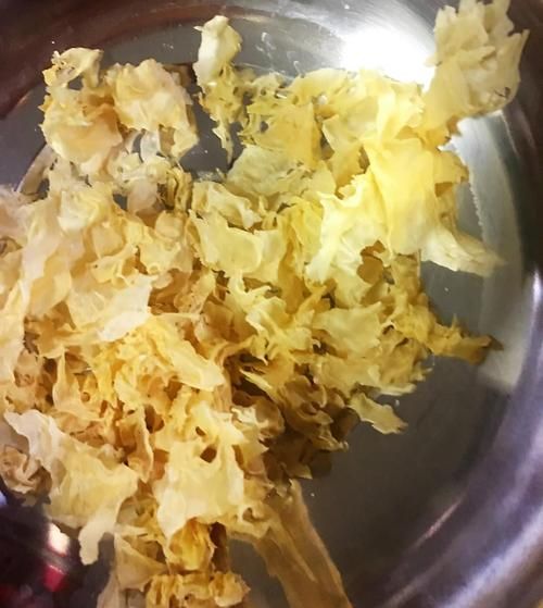 银耳怎么煮粘稠_银耳出胶的诀窍-第1张图片-山城妙识 银耳怎么煮粘稠_银耳出胶的诀窍-第1张图片-山城妙识