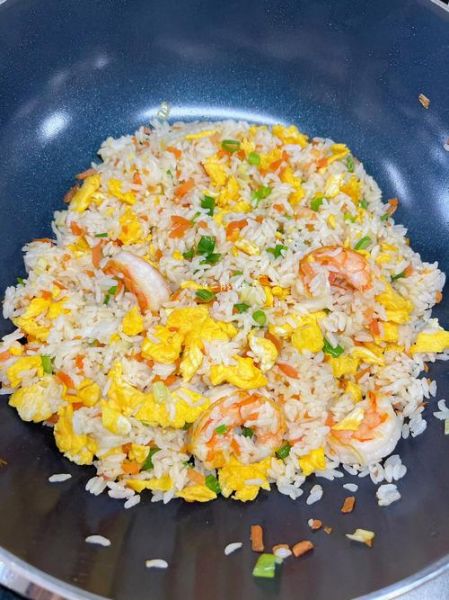 虾仁蛋炒饭怎么做_家常虾仁蛋炒饭做法-第1张图片-山城妙识 虾仁蛋炒饭怎么做_家常虾仁蛋炒饭做法-第1张图片-山城妙识