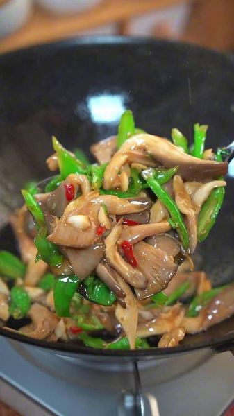 青蘑菇怎么做好吃_青蘑菇炒什么最香-第1张图片-山城妙识