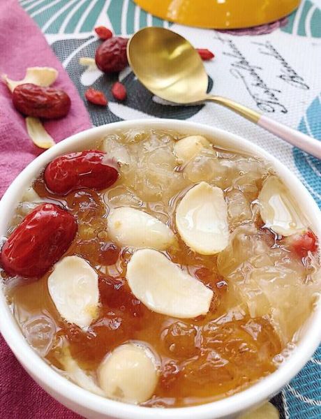 冰糖银耳莲子羹孕妇能吃吗_孕妇吃银耳莲子羹注意事项-第1张图片-山城妙识