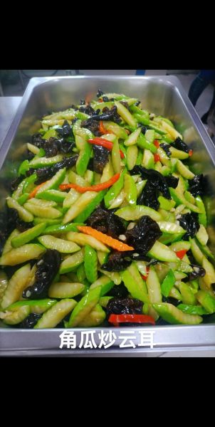 角瓜炒肉怎么炒才好吃_角瓜炒肉用不用焯水-第3张图片-山城妙识