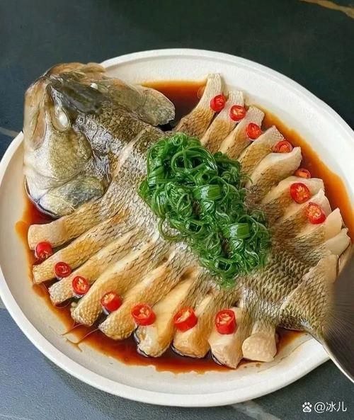 粤菜蒸鱼用什么火候_蒸多久才嫩滑-第3张图片-山城妙识 粤菜蒸鱼用什么火候_蒸多久才嫩滑-第3张图片-山城妙识