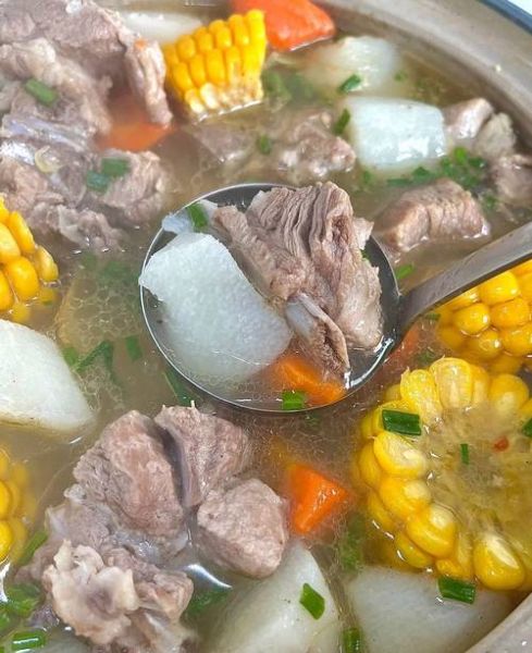 排骨用什么煲汤最好_排骨煲汤放什么食材最香-第1张图片-山城妙识