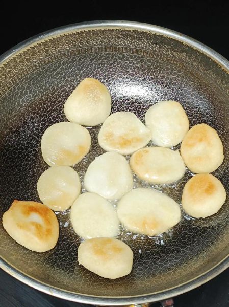 煎糍粑怎么不粘锅_煎糍粑用什么油最好-第1张图片-山城妙识