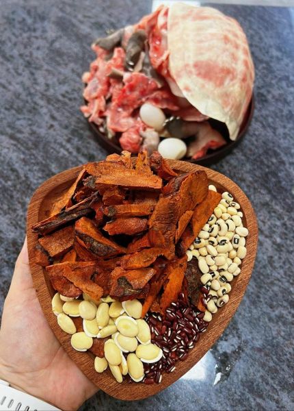 土茯苓煲龟禁忌_哪些人不能吃-第3张图片-山城妙识 土茯苓煲龟禁忌_哪些人不能吃-第3张图片-山城妙识