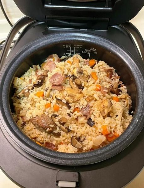 腊肠焖饭怎么做_腊肠焖饭需要焯水吗-第2张图片-山城妙识