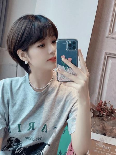 大饼脸适合什么短发_圆脸短发怎么剪显脸小-第3张图片-山城妙识