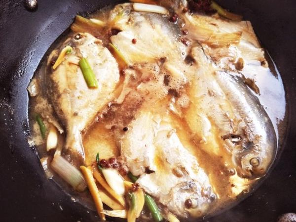 炖平鱼怎么做好吃_家常炖平鱼做法视频-第3张图片-山城妙识