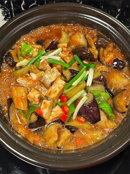正宗咸鱼茄子煲怎么做_茄子煲要不要先炸-第1张图片-山城妙识 正宗咸鱼茄子煲怎么做_茄子煲要不要先炸-第1张图片-山城妙识