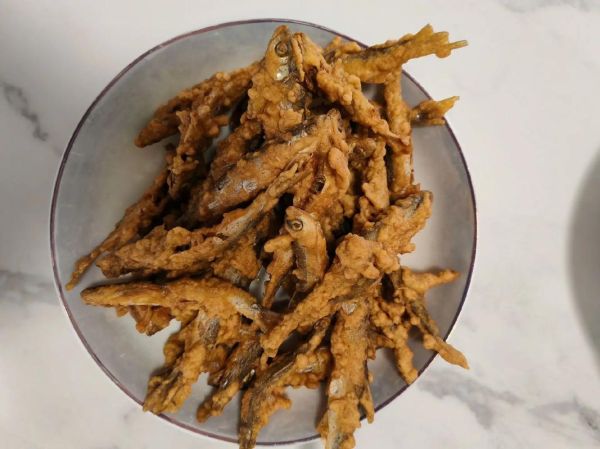 怎么炸小鱼最酥最好吃_炸小鱼酥脆秘诀-第3张图片-山城妙识 怎么炸小鱼最酥最好吃_炸小鱼酥脆秘诀-第3张图片-山城妙识