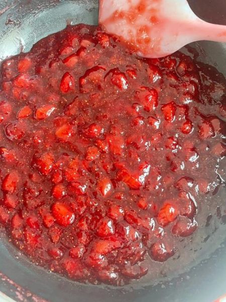草莓酱熬到什么程度算好_如何判断草莓酱熬好了-第1张图片-山城妙识