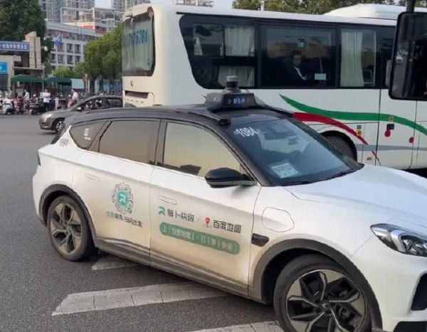 萝卜快跑无人车怎么收费_萝卜快跑无人车安全吗-第2张图片-山城妙识