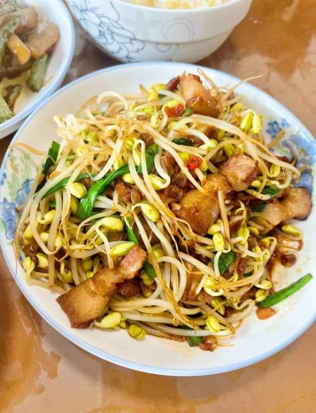 肉皮炒黄豆芽怎么做_黄豆芽炒肉皮的家常做法-第2张图片-山城妙识