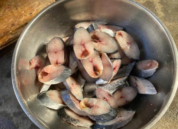 正宗烟台熏鲅鱼怎么做_烟台熏鲅鱼做法步骤-第3张图片-山城妙识 正宗烟台熏鲅鱼怎么做_烟台熏鲅鱼做法步骤-第3张图片-山城妙识