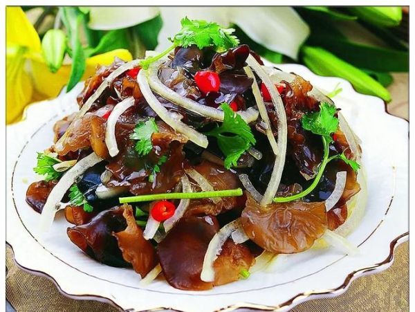 洋葱木耳炒肉丝怎么做_木耳要不要焯水-第1张图片-山城妙识 洋葱木耳炒肉丝怎么做_木耳要不要焯水-第1张图片-山城妙识